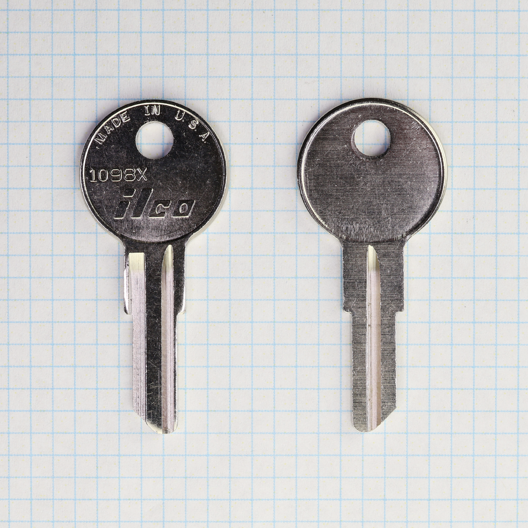 Antique Auto Ilco – Blue Dog Keys